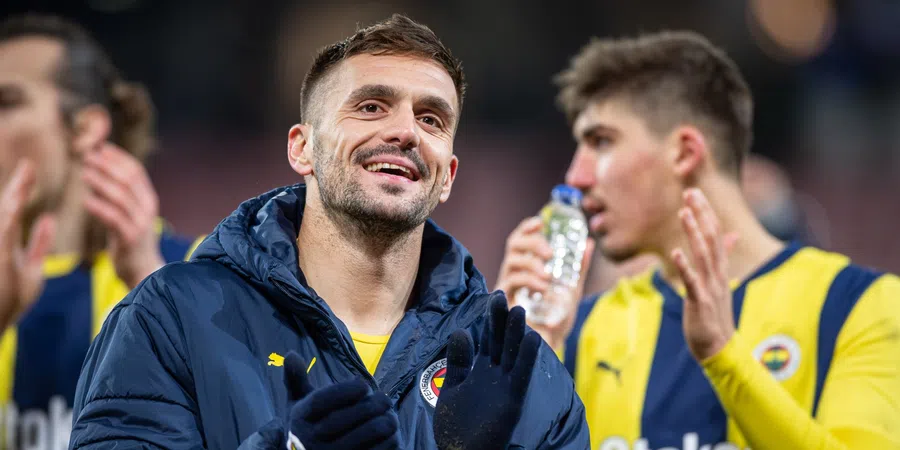 Dusan Tadic praat met Benfica