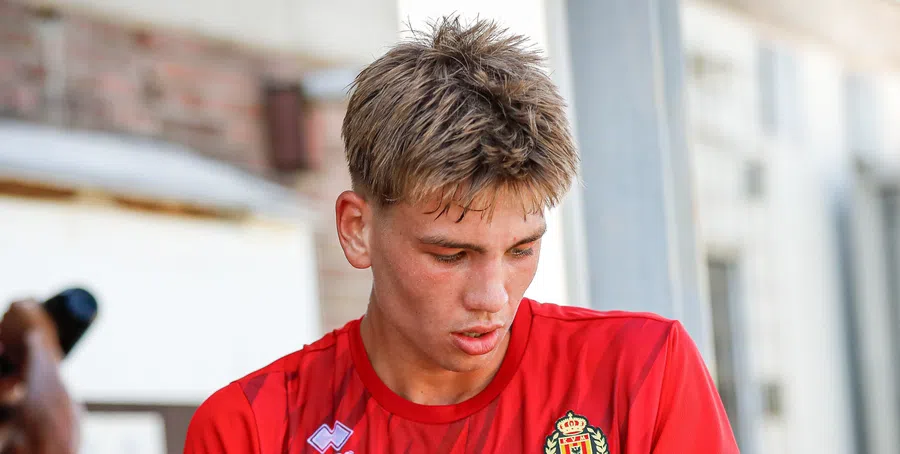 OFFICIEEL: Na tien jaar in jeugd krijgt Struyf (17) kans bij A-ploeg KV ...