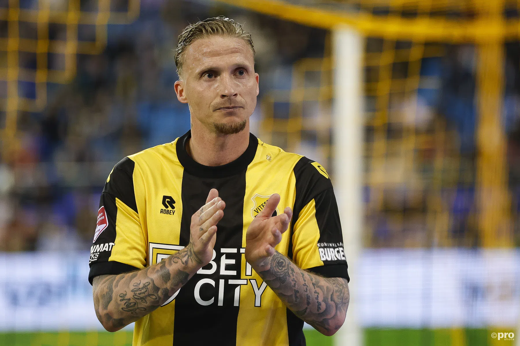 Vitesse-captain Büttner: 'Hij kwam huilend naar me toe gerend, toen ...
