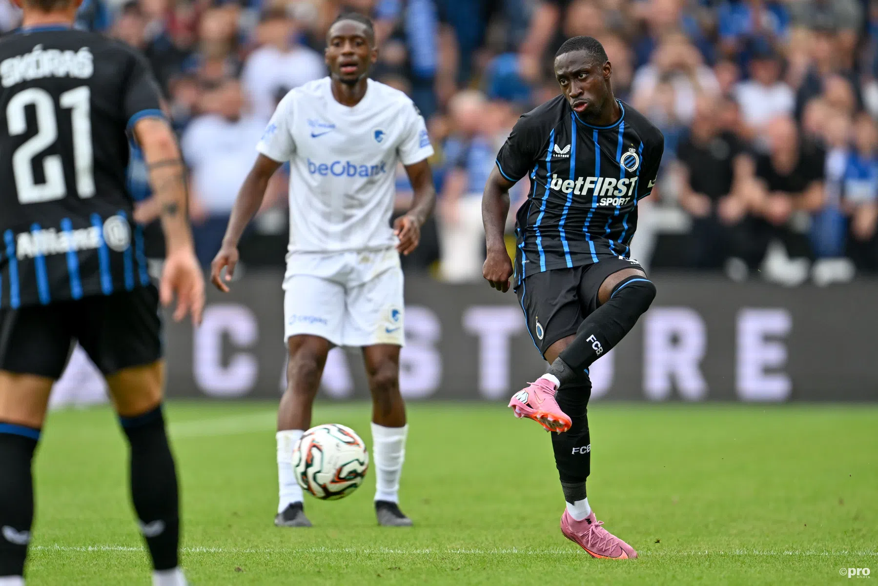 Club Brugge-fans raken niet uitgepraat over Forbs: 'Ajax nog 10 miljoen ...