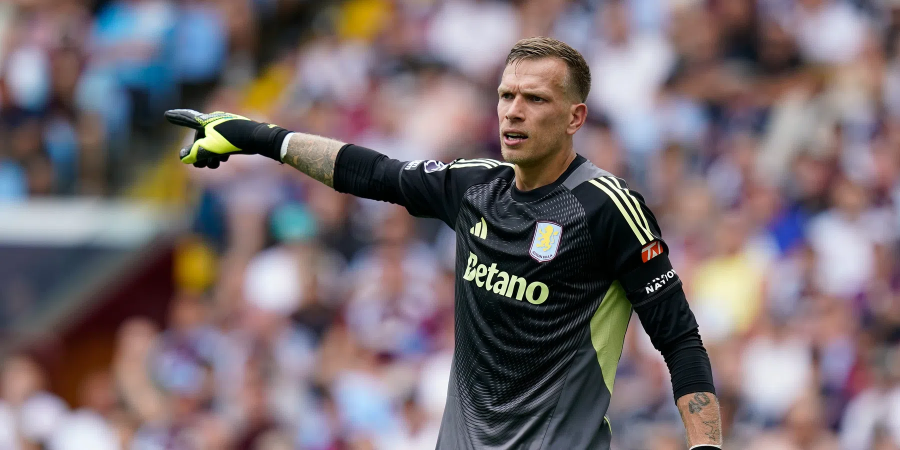 Engelse pers loven 'fantastische' Bizot