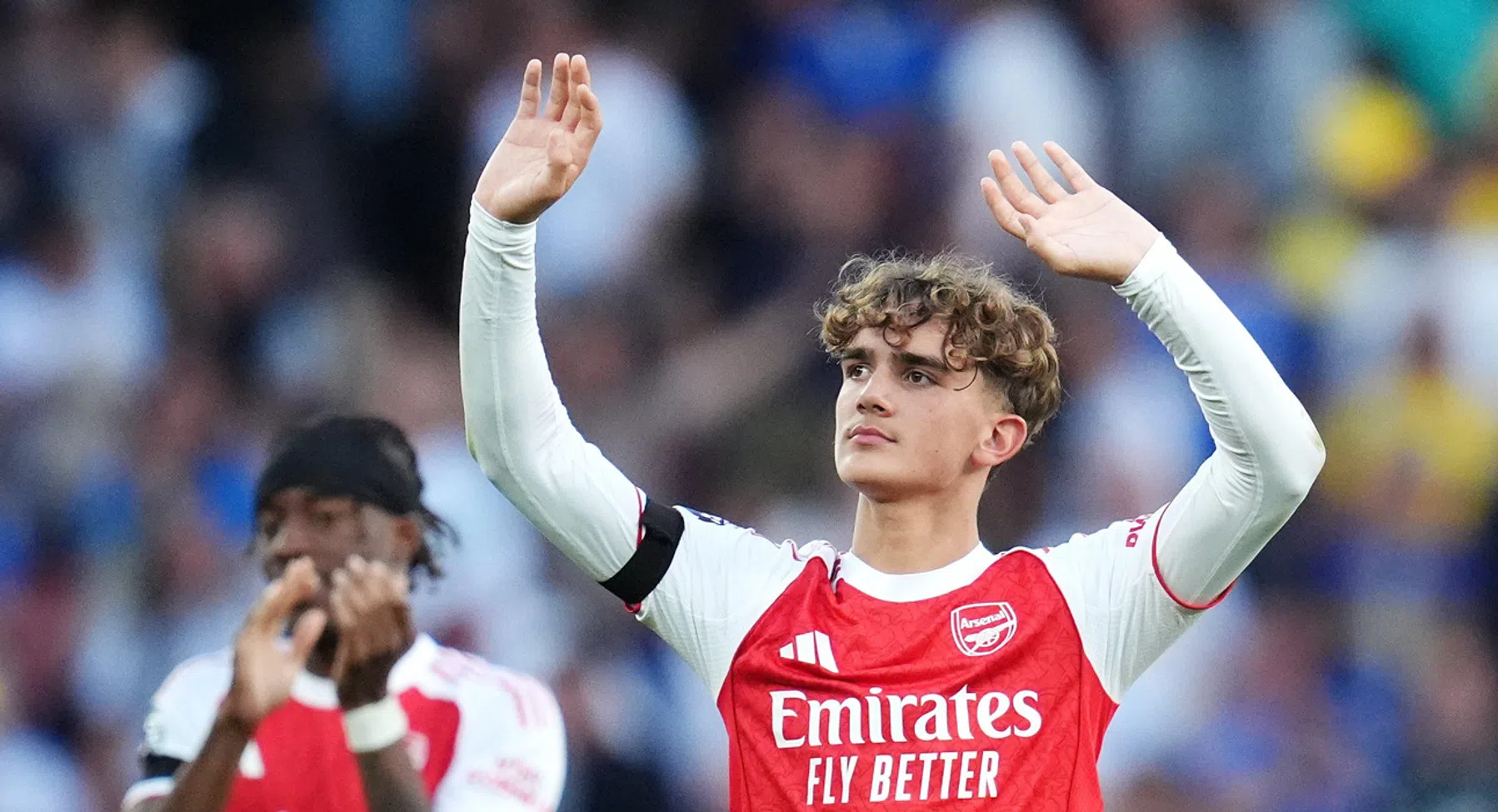 OFFICIEEL: Arsenal-wonderkind tekent contract, Arteta trekt ...