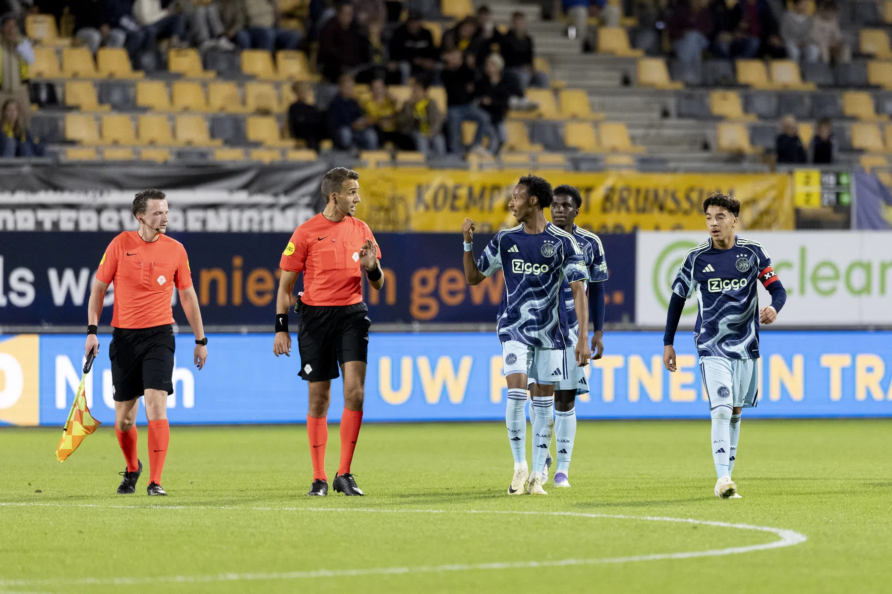 Ajax-fans raken niet uitgepraat over lichtpuntje bij Jong Ajax: 'Net Cody Gakpo'