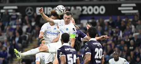 Tiental RSC Anderlecht houdt stand tegen KRC Genk na vroege rode kaart