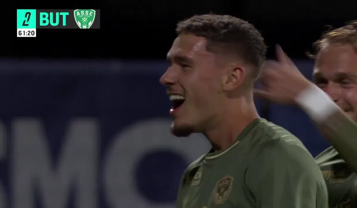 Cruciale rol voor Lucas Stassin: spits scoort en geeft een assist