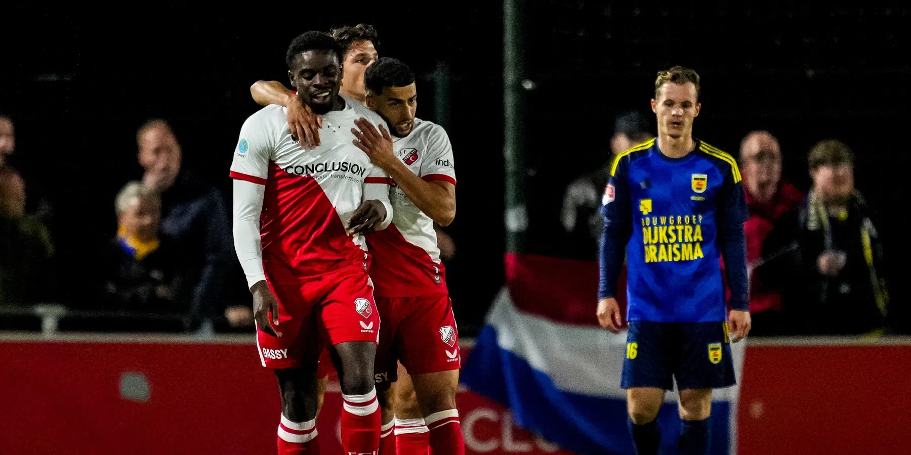 Jong PSV terug aan kop, Cambuur wint ondanks doelpunten Ohio en Jonathans
