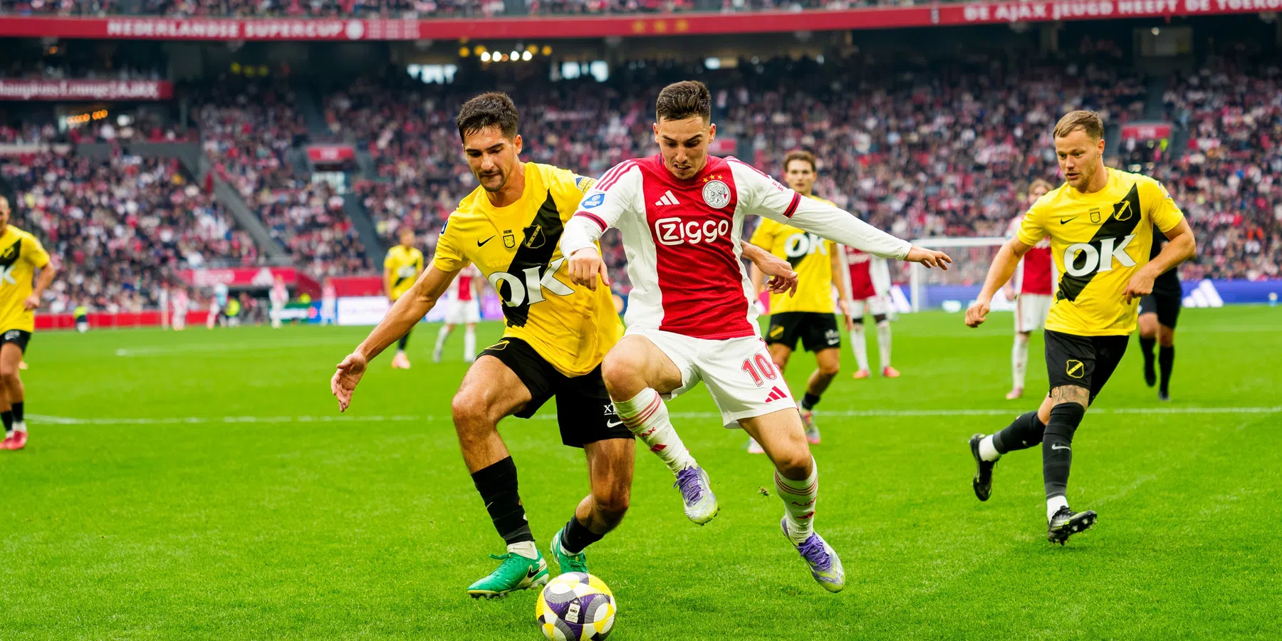 Afellay 'betrapt' tafelgenoot bij Studio Voetbal: 'Je hebt Ajax-NAC niet gezien?'