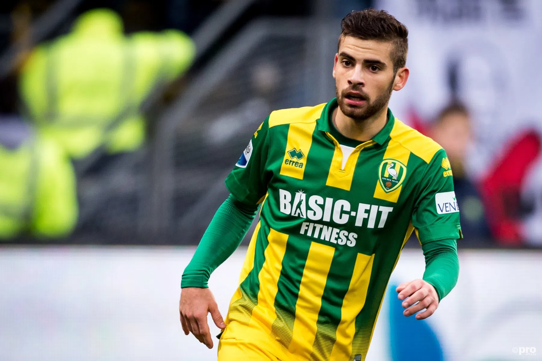 Hector Hevel wordt na onderzoek FIFA geschorst vanwege valse documenten