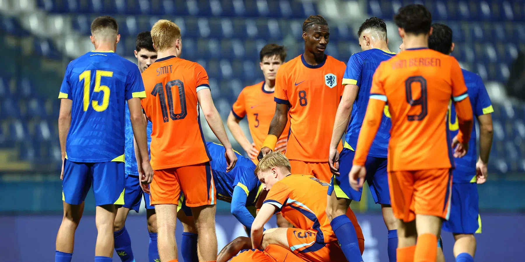 Beroerde avond voor Jong Oranje: twee zorgelijke blessures en wéér geen winst
