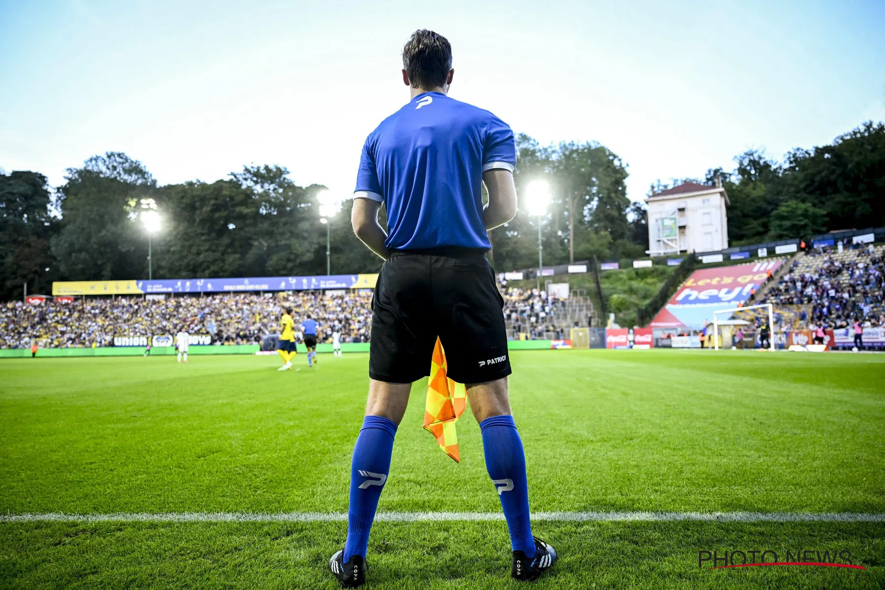 Scheidsrechter uit Jupiler Pro League krijgt rijverbod van 21 weken na ...