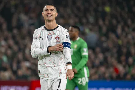 Portugese media fileert Cristiano Ronaldo na rode kaart tegen Ierland