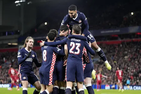 Fans kritisch over matig spel van PSV tegen FC Utrecht