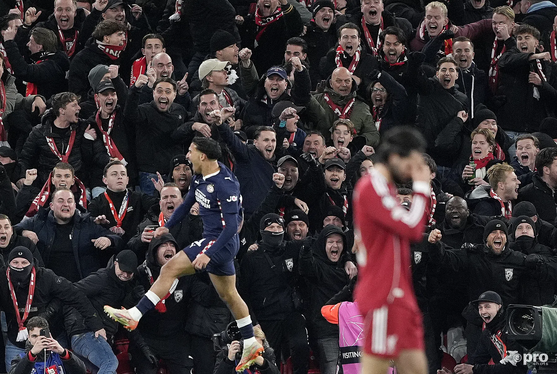 PSV-fans richten zich met sarcastisch liedje tot Liverpool