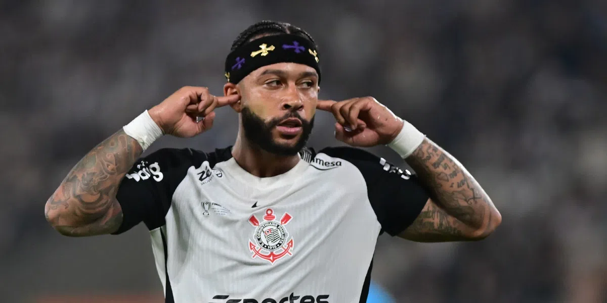 Memphis uit kritiek op top Corinthians tijdens feestvreugde: ‘Verlaat ...