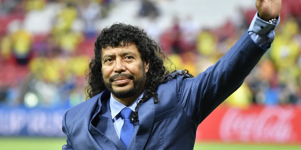 Higuita herhaalt legendarische 'Scorpion Kick'