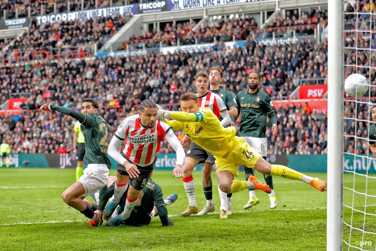 PSV-fans roepen 'Tien, tien, tien' na snelle 3-0 voorsprong op Feyenoord