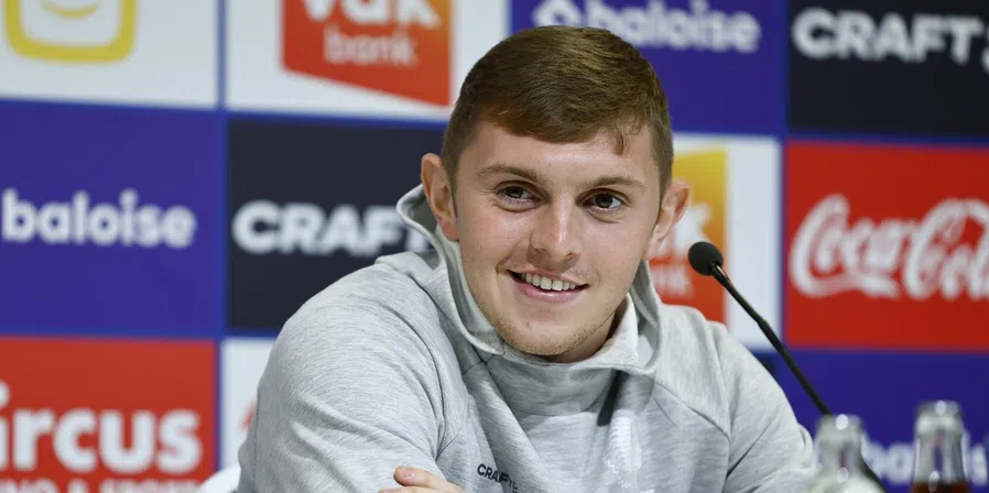 Dean fleurt op bij KAA Gent: "Velen zeggen dat ik een beetje gek ben"