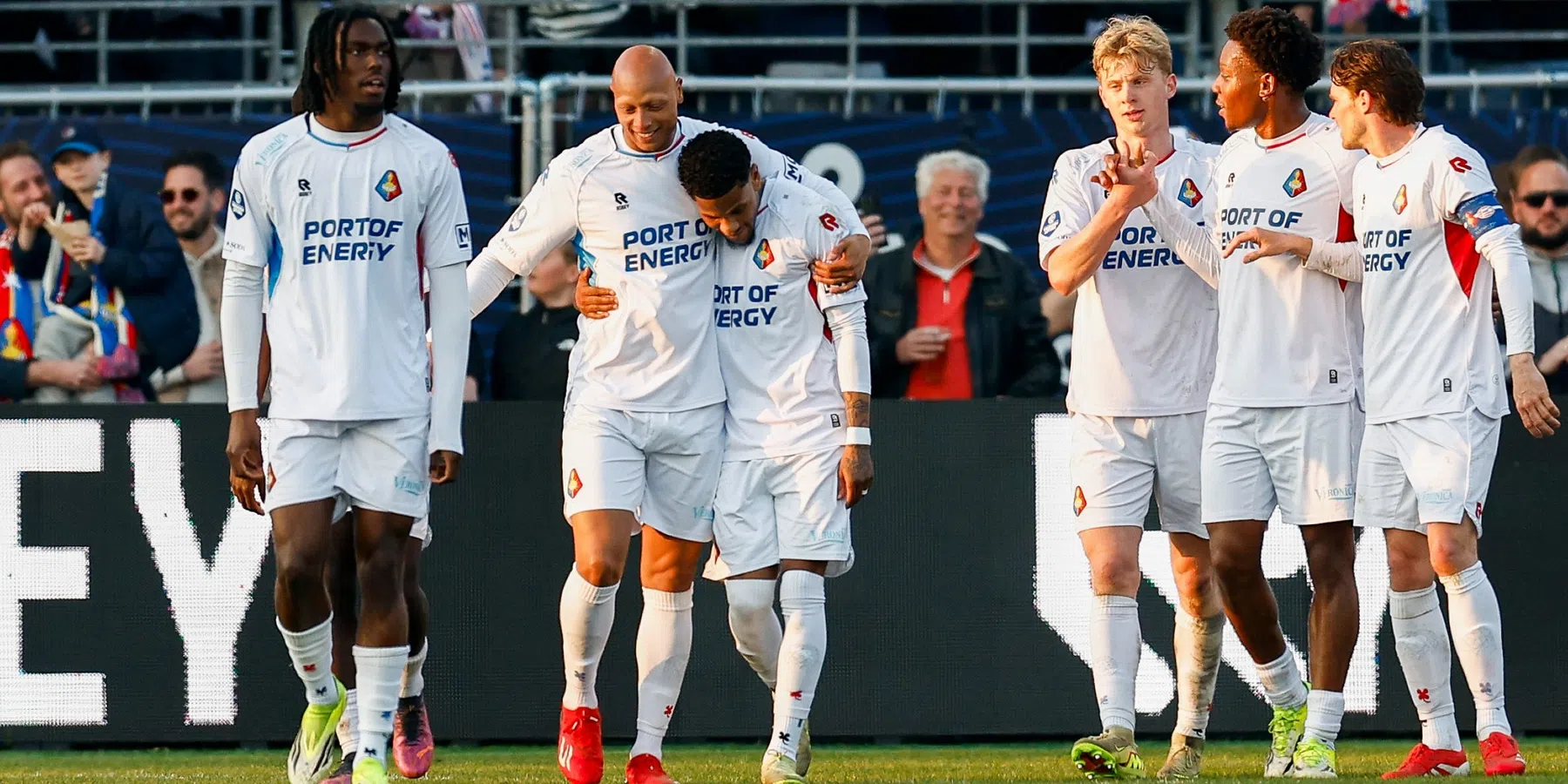 PSV-fans vol ongeloof tijdens duel met Telstar