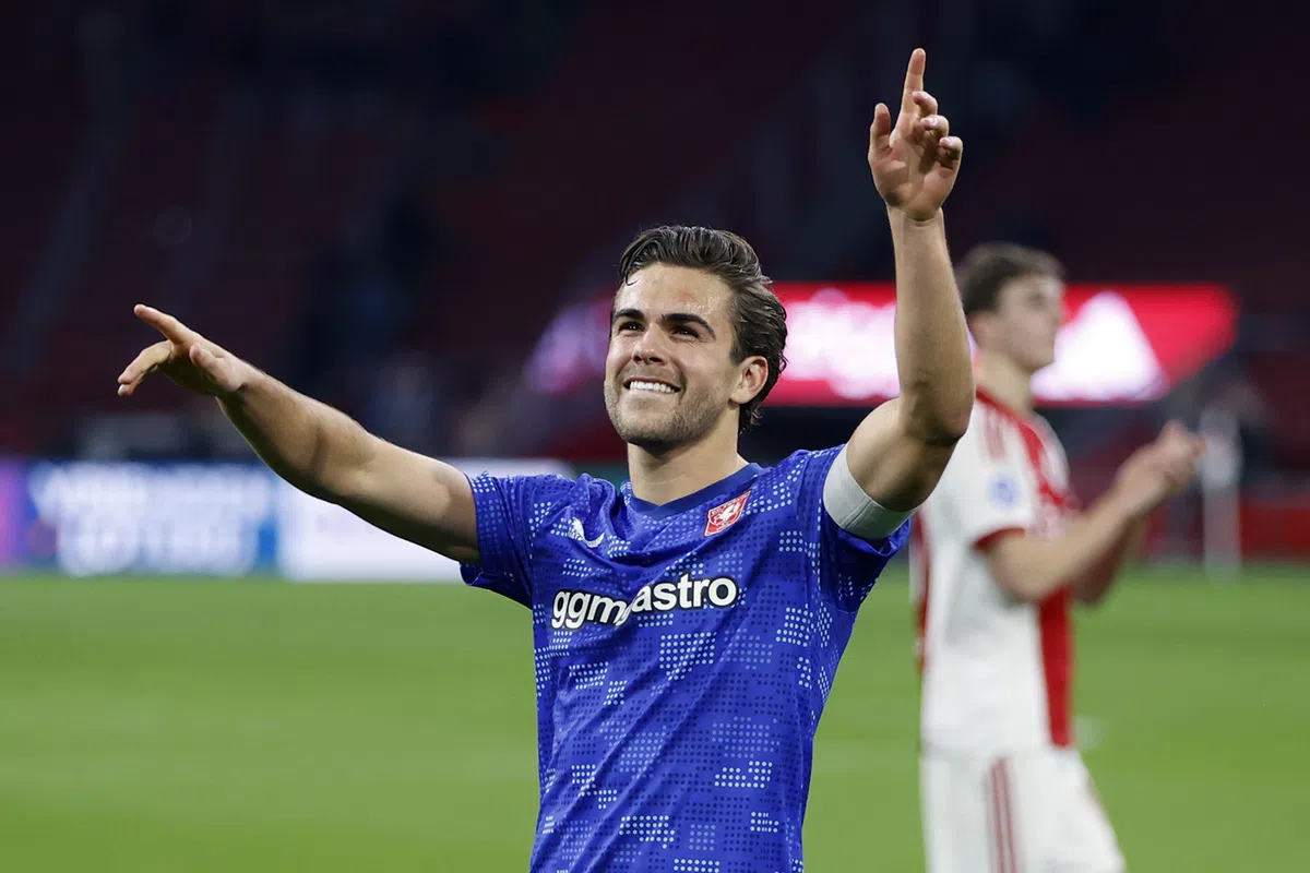 Van den Brom en Van Rooij dolblij na zege op Ajax: 'Echt een ...