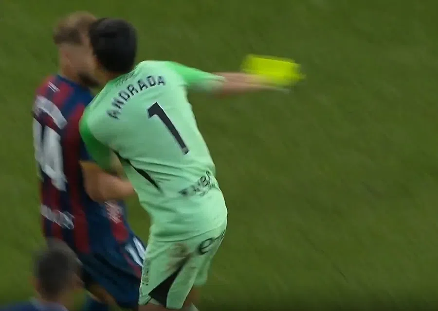 Esteban Andrada krijgt 13 wedstrijden schorsing na vuistslag in duel ...
