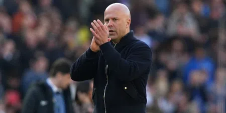 Arne Slot na wissel hard uitgefloten door Liverpool-fans