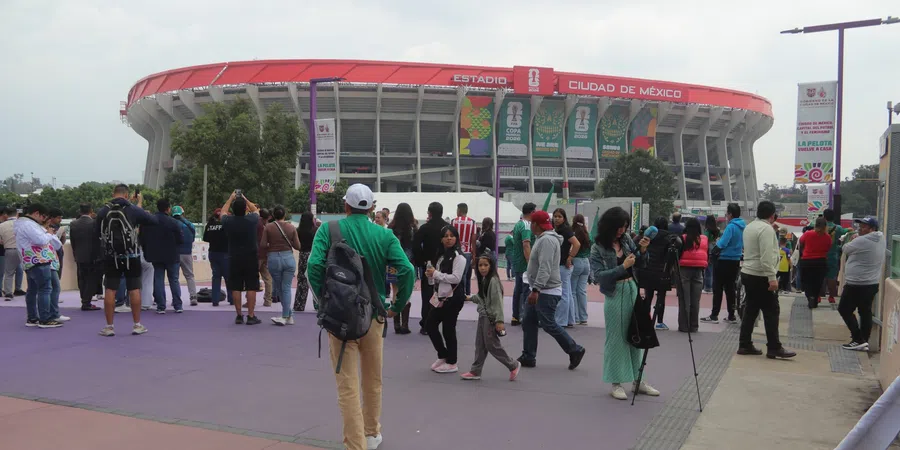'Chaos na WK-openingsduel: molotovs en stenen gegooid richting ...