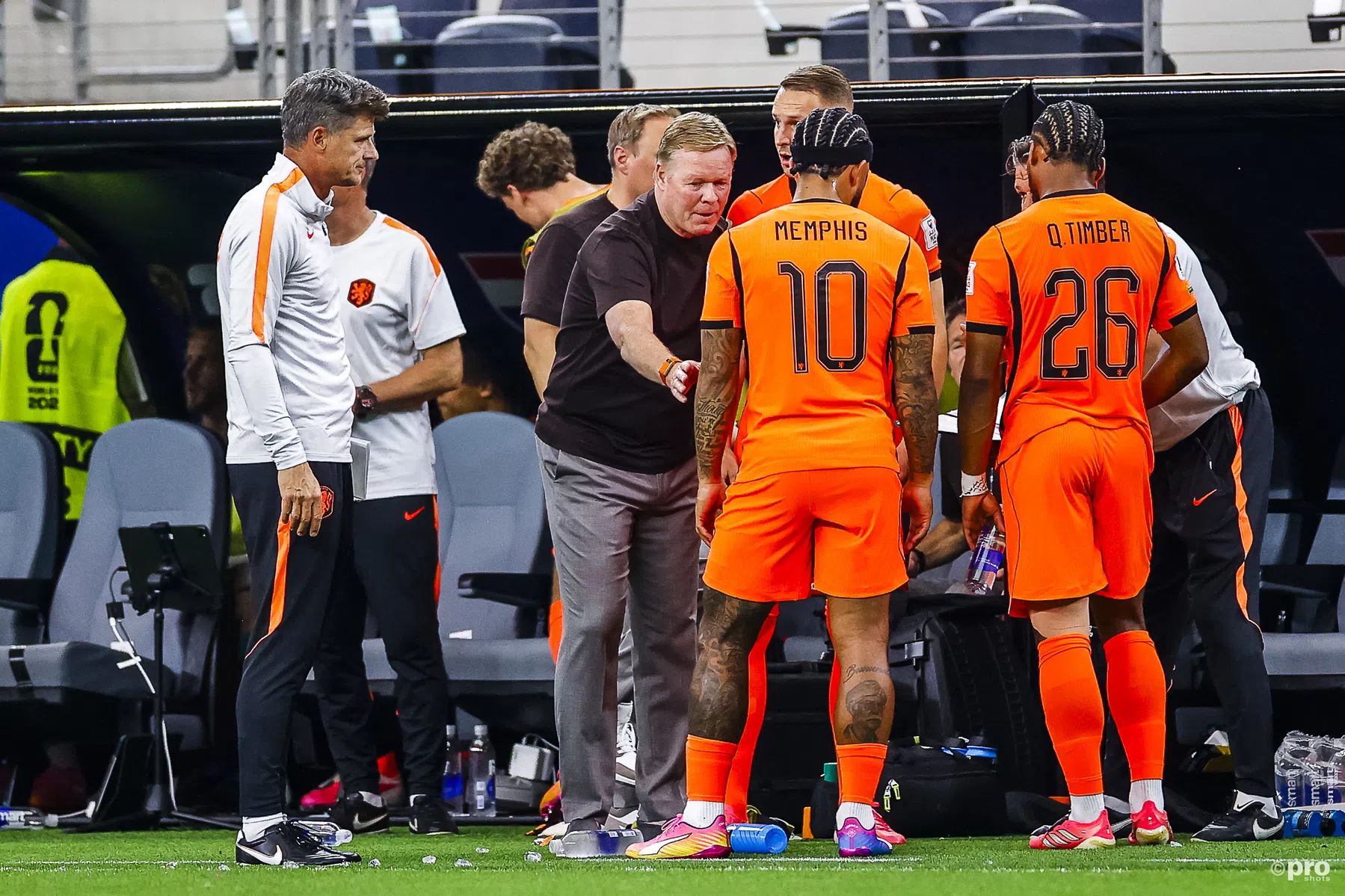 Koeman gebeten hond na remise Oranje op WK
