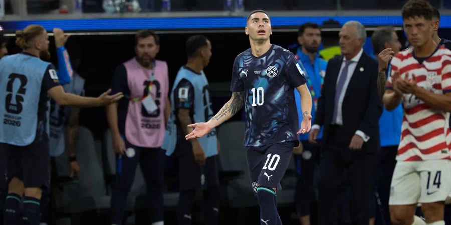 Almirón ontvangt directe rode kaart na bedekken mond