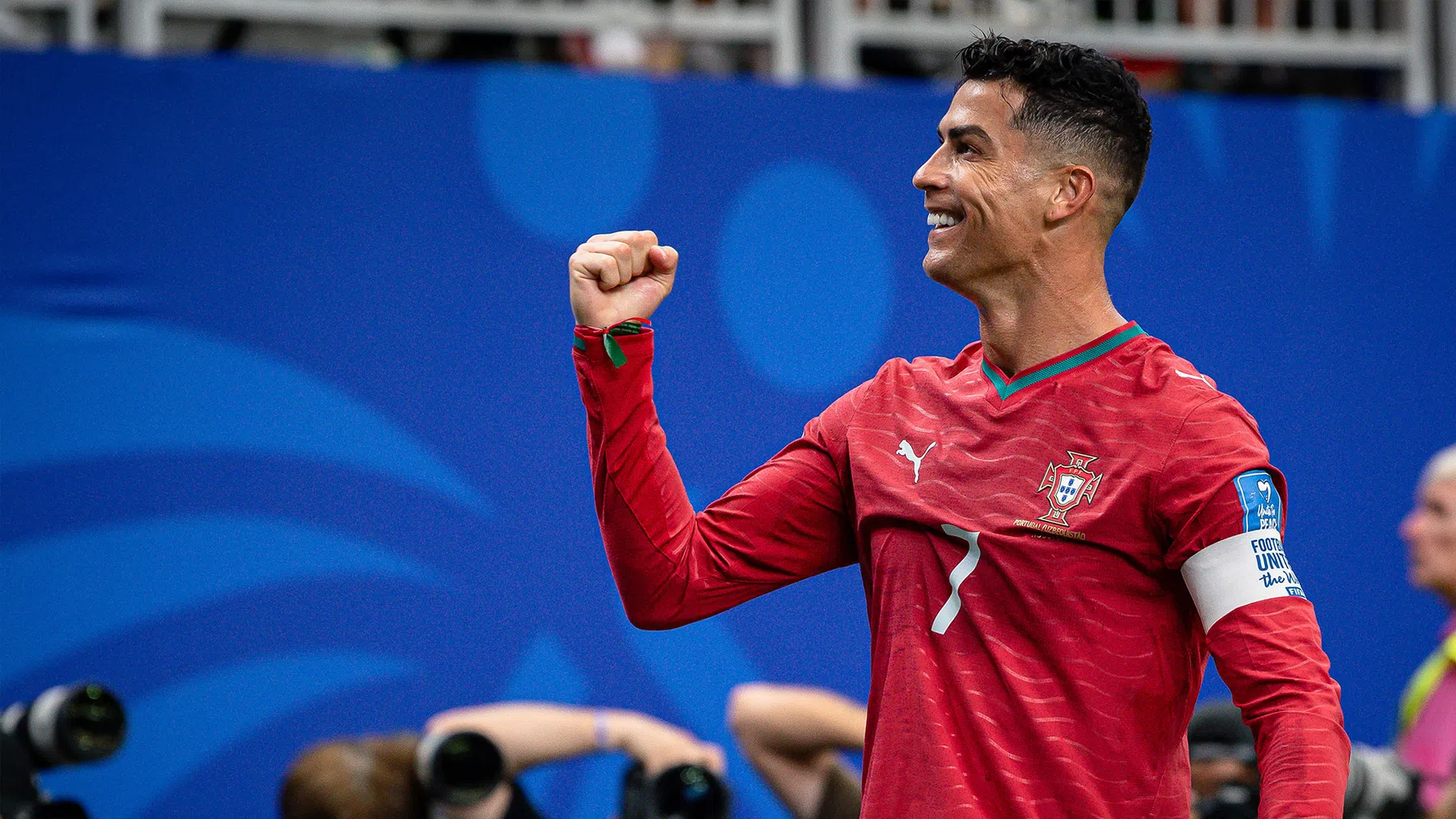 Cristiano Ronaldo verbreekt meerdere records in overtuigende zege van ...