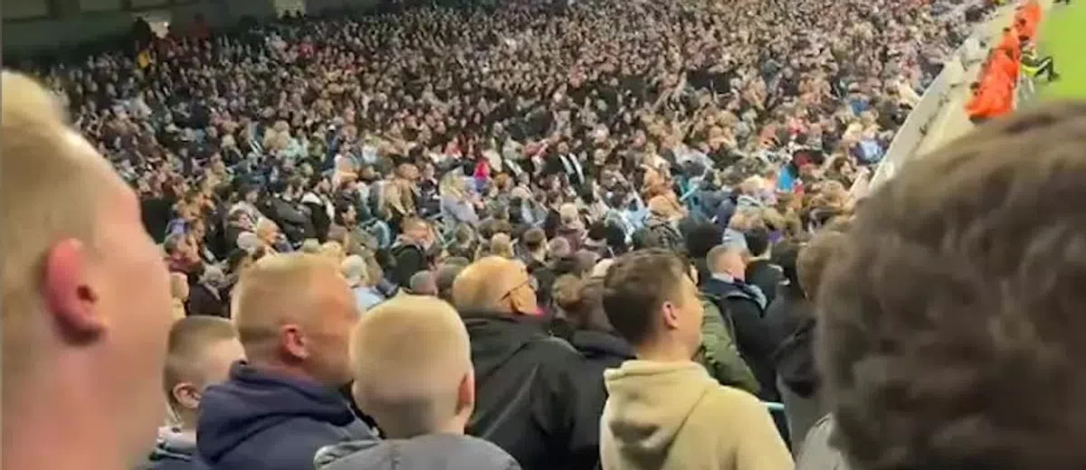 Twente-fans laten van zich horen bij Man City