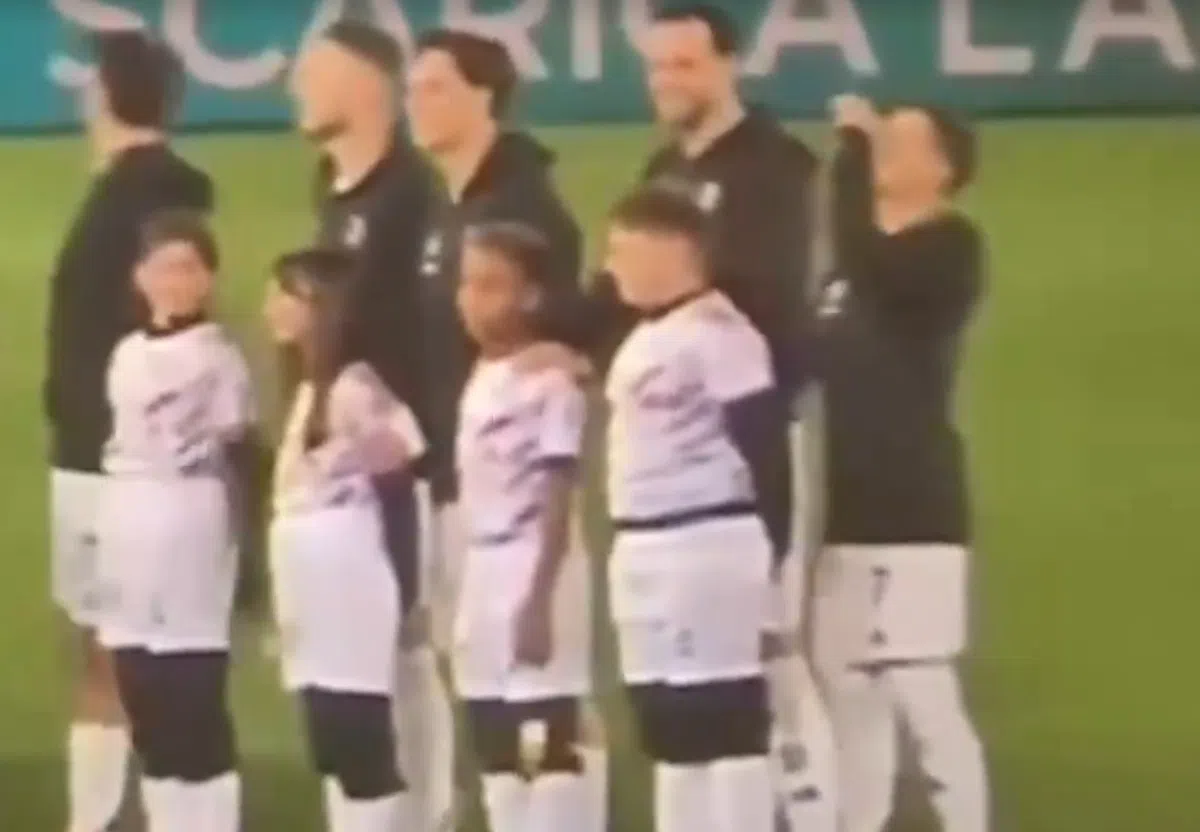 Francisco Conceição bijna net zo groot als mascotte
