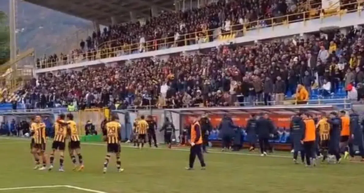 Bizarre beelden uit Italië: fascistische groet na winnende goal ...