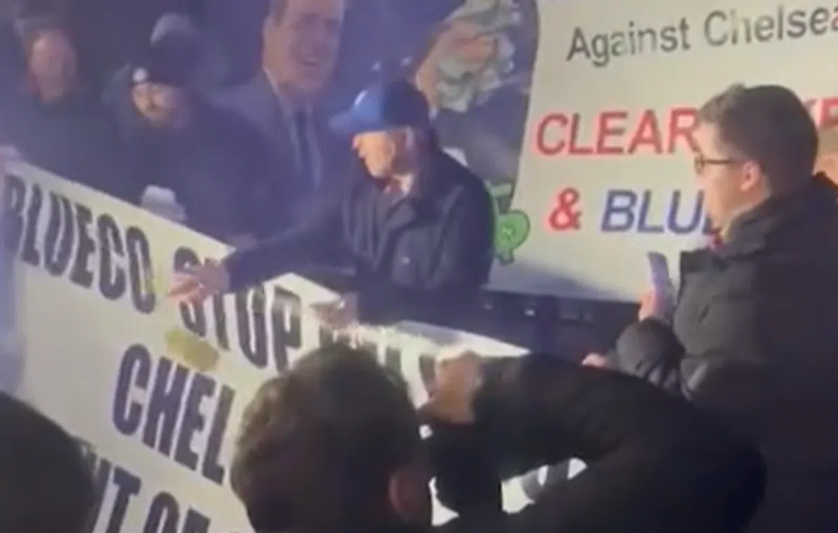 Chelsea-fans protesteren massaal: 'Stop met het vermoorden van onze club'