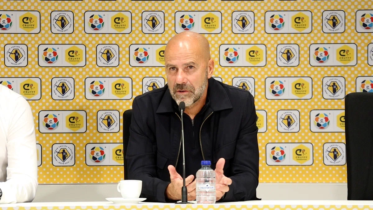 Bosz schaart De Jong in illuster rijtje: 'Net onder Ronaldo en Romario'