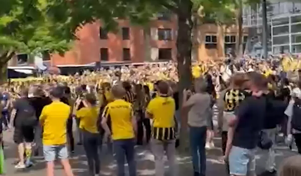 Utrecht kleurt geel-zwart: Vitesse-fans als één man achter club bij ...