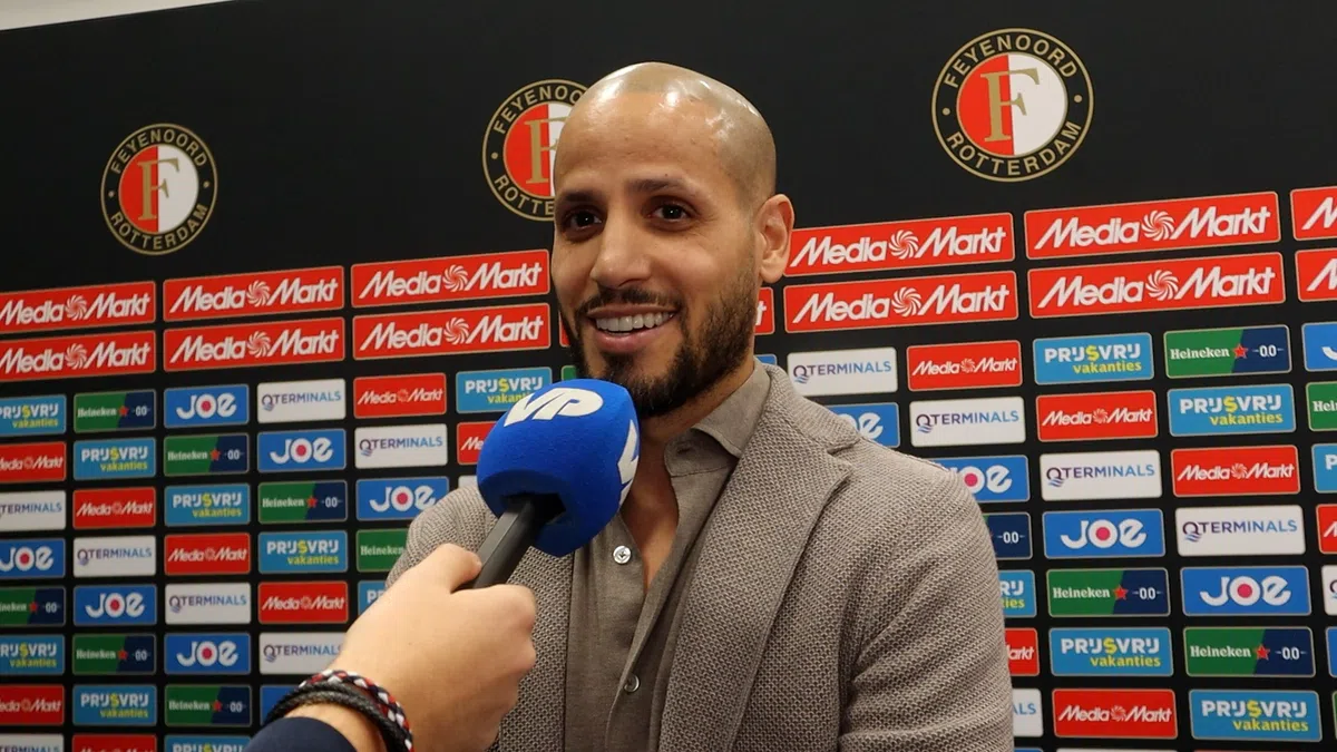 El Ahmadi voor de gek gehouden door Feyenoord Legends