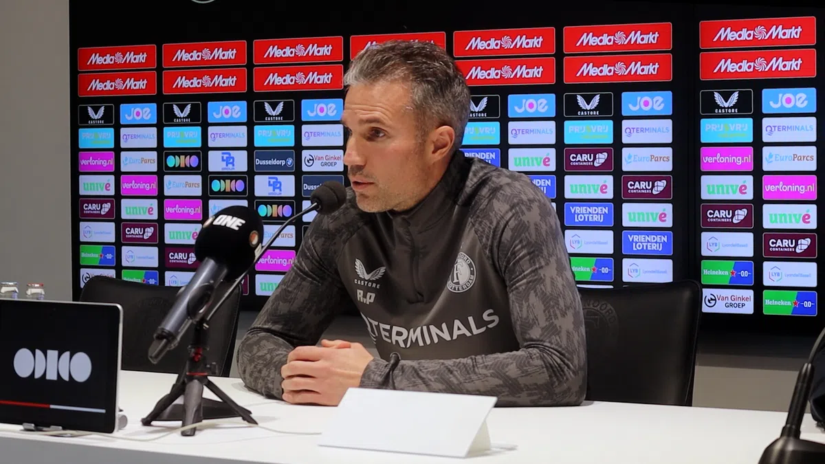 Van Persie legt confrontatie met eigen fans uit