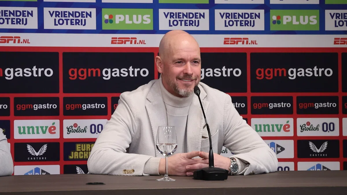 Ten Hag lacht na vraag over Wout Weghorst: 'Bel jij hem anders even'