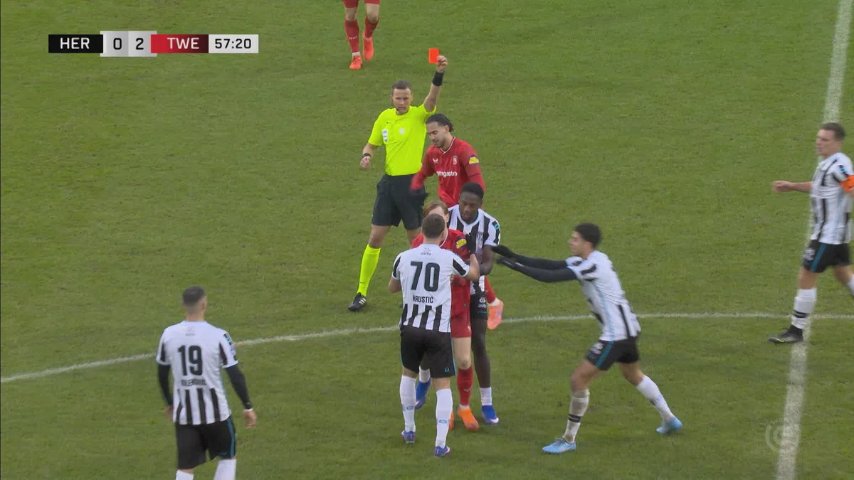 De veelbesproken rode kaart: Zerrouki van het veld na opmerkelijk moment