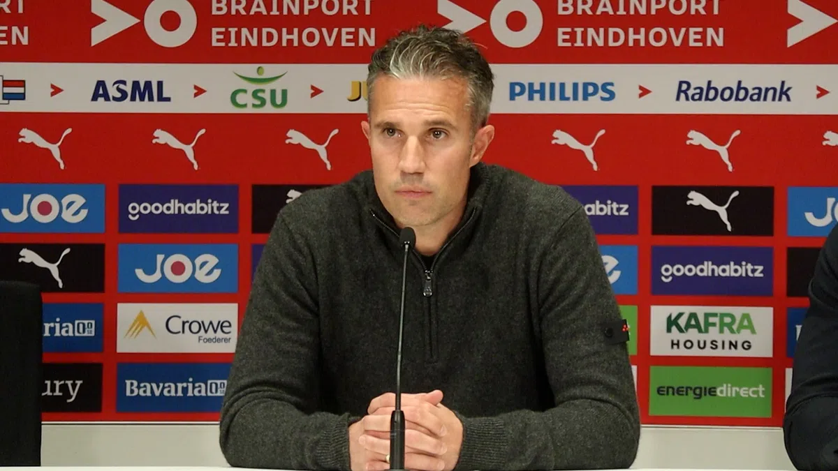 Robin van Persie over rode kaart Goncalo Borges in topper PSV - Feyenoord