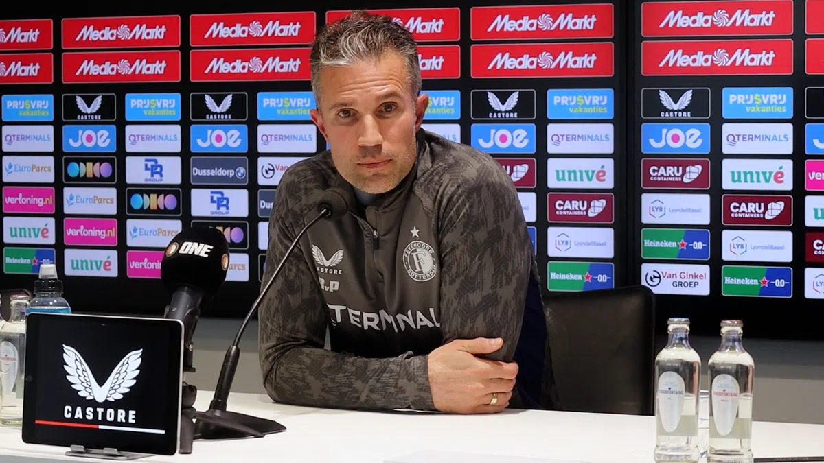 Van Persie blikt terug op 'tirade' tijdens persco