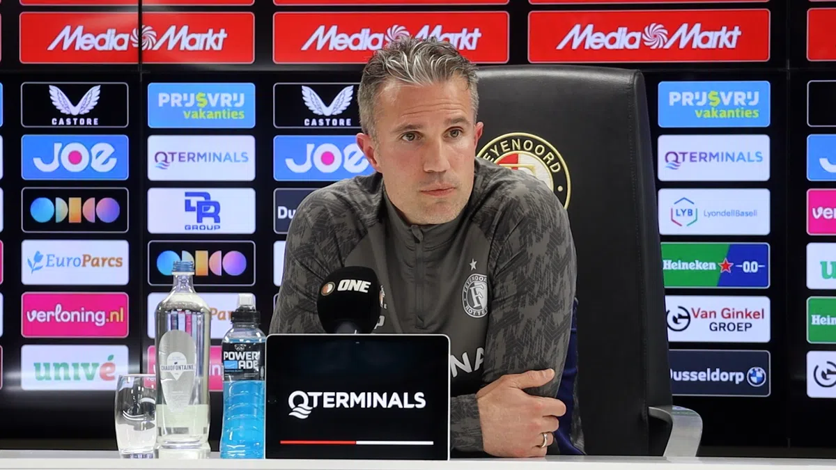 Van Persie beleefde gezellige avonden met Advocaat