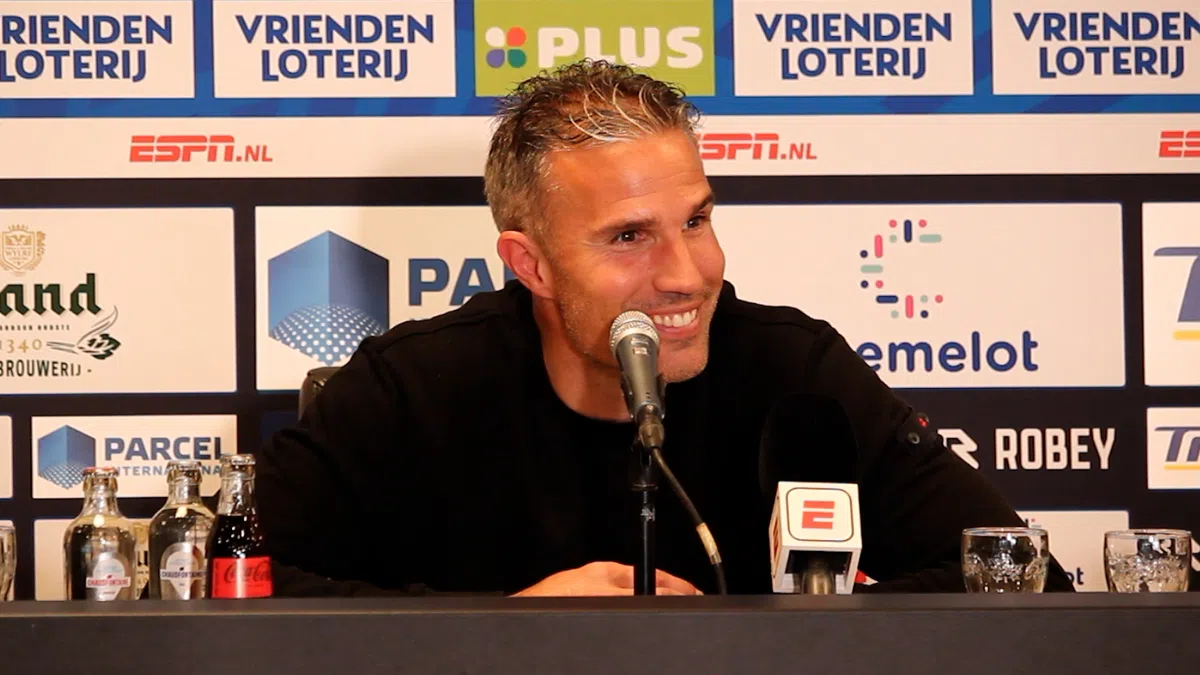 Van Persie reageert op opvallend moment St. Juste