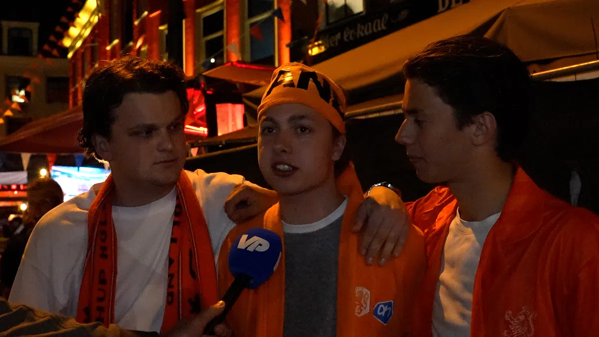 Oranje-fans balen van tegengoals na gelijkspel tegen Japan