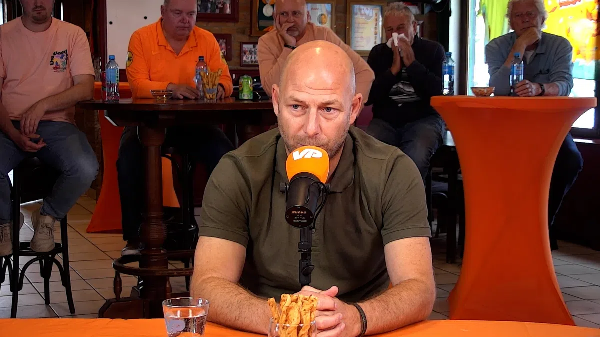 De Cler bij Oranjekantine lovend over Wijnaldum